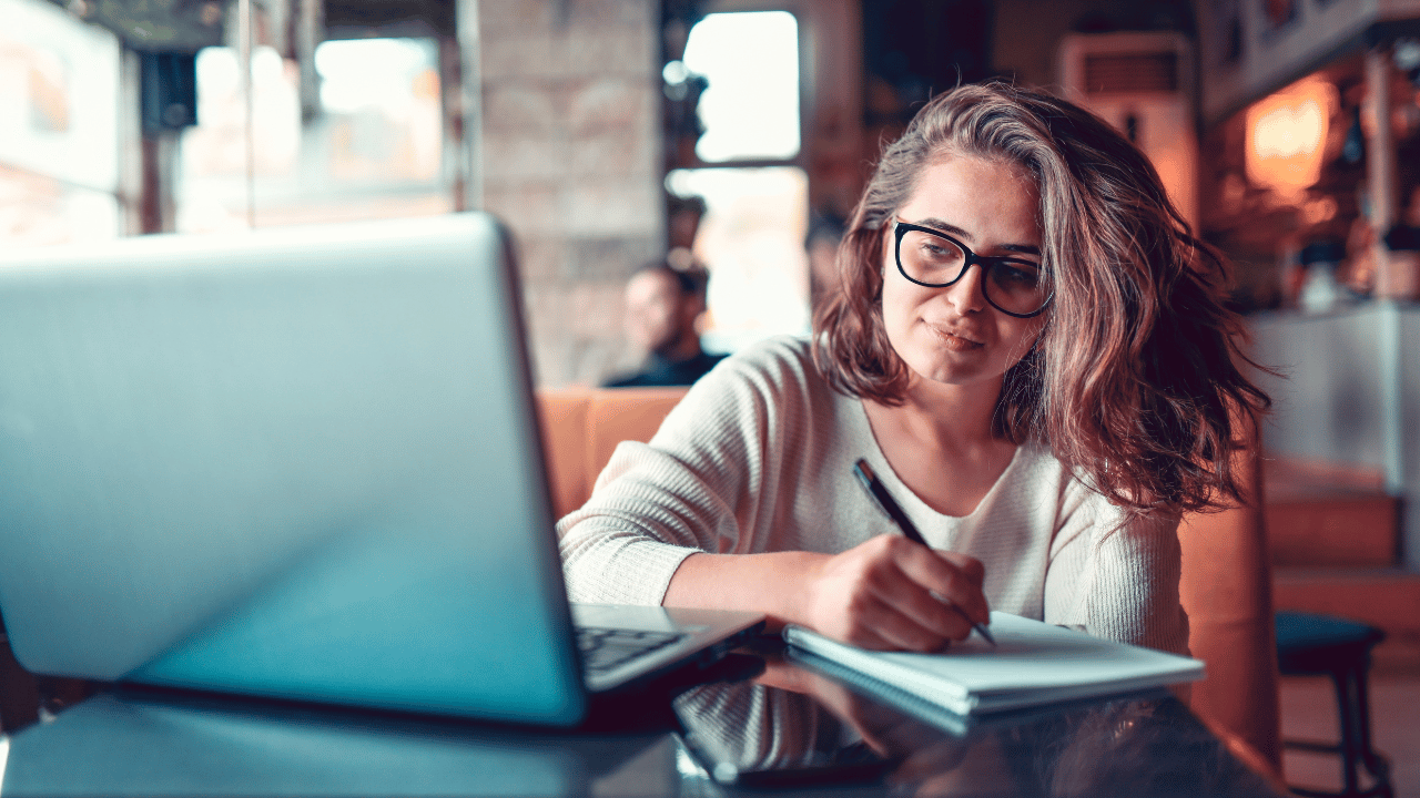 Flexible language training for professionals